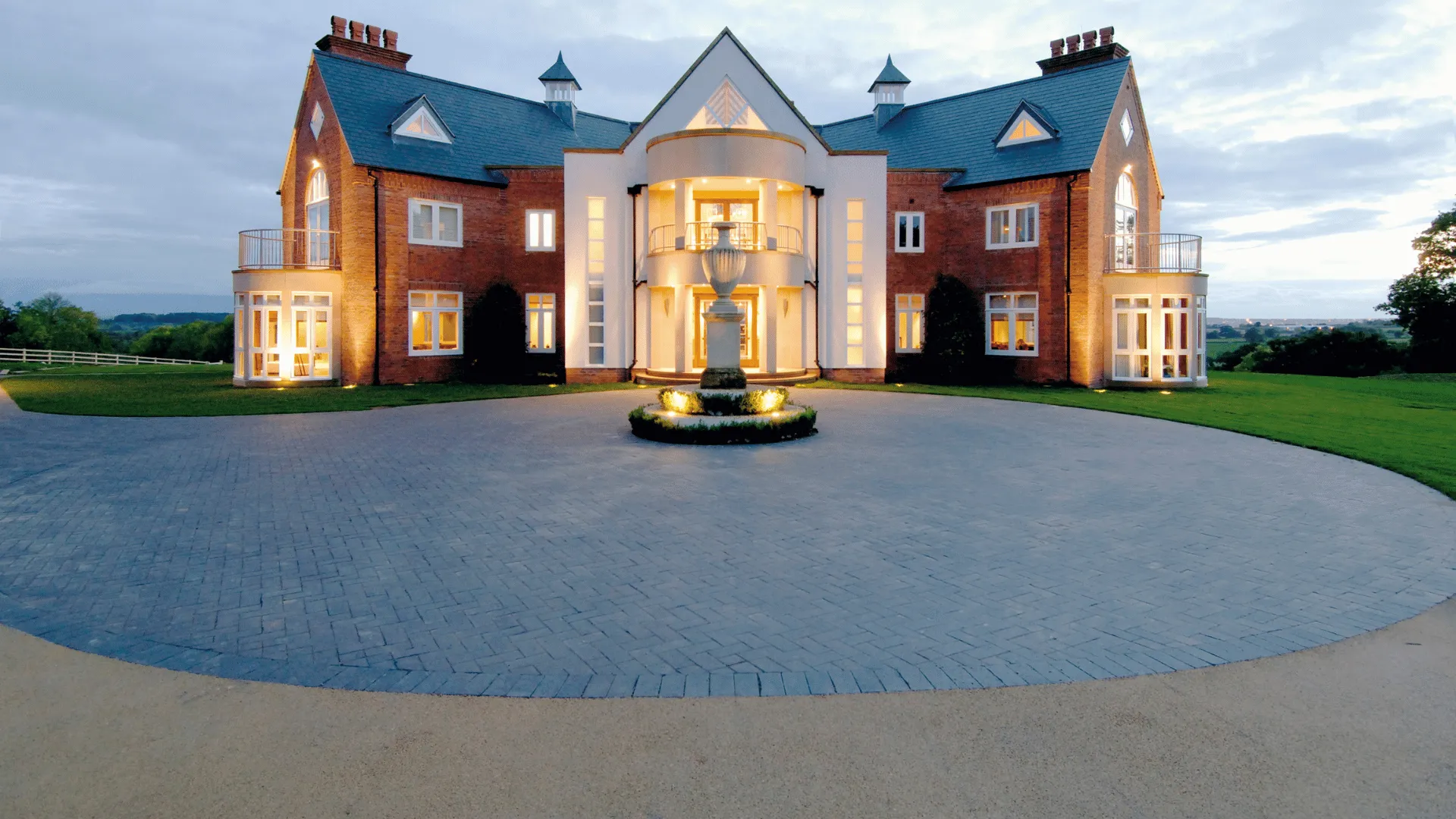 Exterior Lighting | Lightmaster Gallery